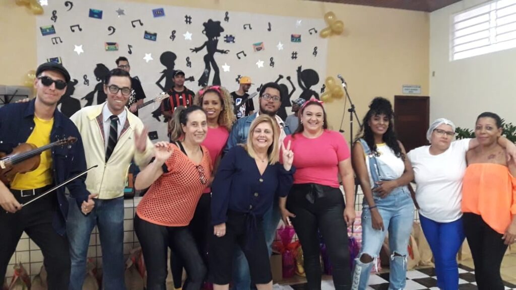 AAQQ realiza a apresentação “A vida é uma festa” – AAQQ – Associação ...